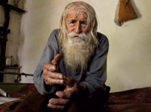 103-Year-Old Man Earns Thousands by Begging but Keep None - YupLife