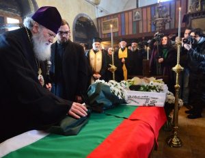 103-Year-Old Man Earns Thousands by Begging but Keep None - YupLife