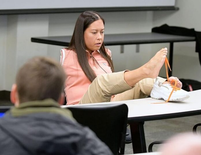 Flying with No Hands: A Woman without Hands Become First License Pilot ...