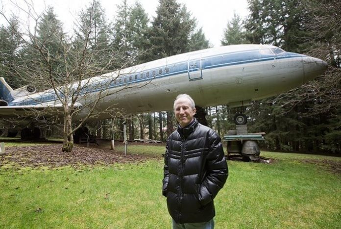 A Retired Engineer Turns a Boeing Airplane into Home - YupLife